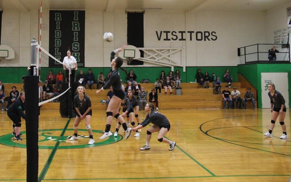 The Days Creek volleyball team defeated Riddle in straight sets Tuesday ...
